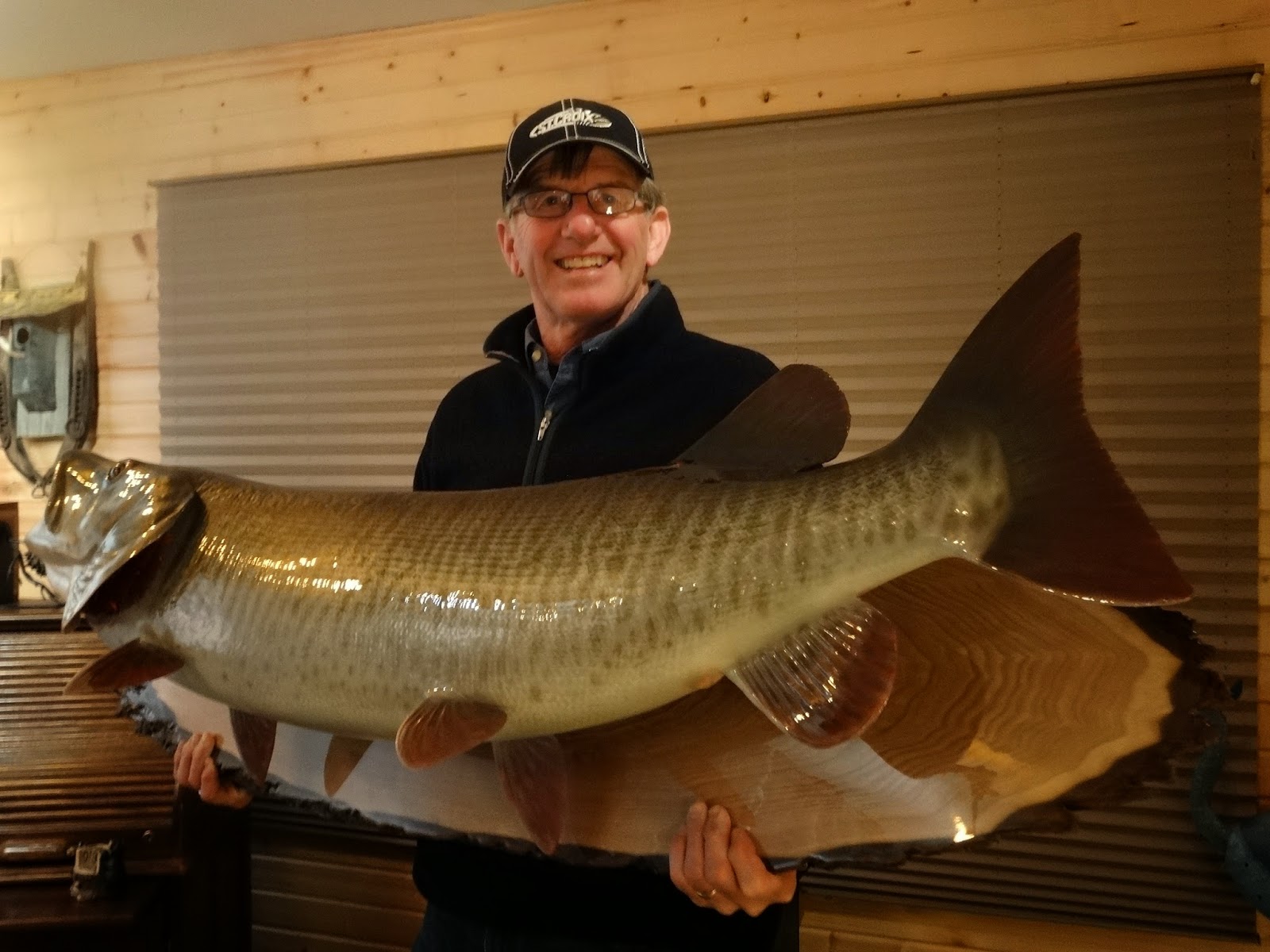 Paper Cut Screams: Lon's 53 Inch Musky