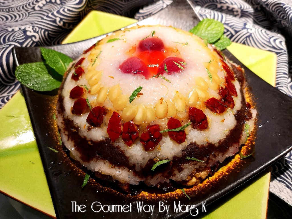 Sticky Rice Pudding with Assorted Sweets and Molten Chocolate . 甜心八寶飯