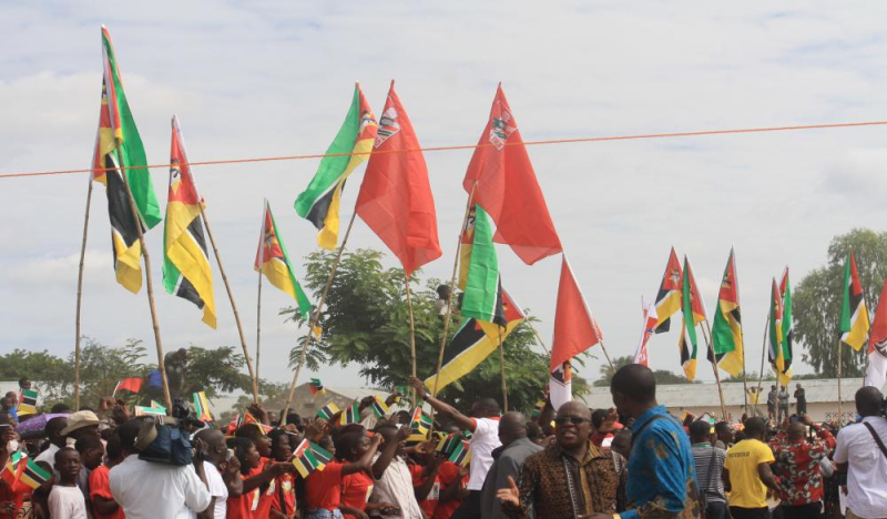 NYUSI É RECEBIDO CALOROSAMENTE PELA POPULAÇÃO NO DISTRITO DE LUABO NA ...