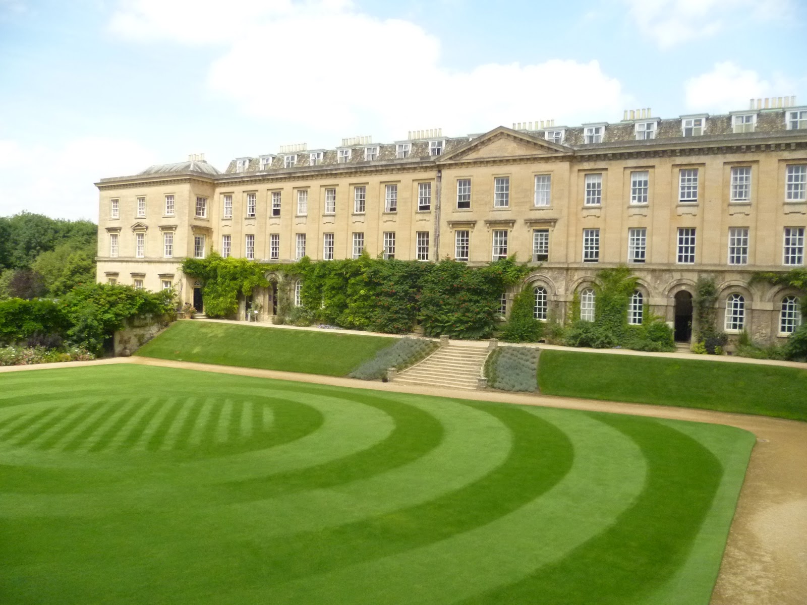 Worcester College Gardeners 2009-2018: "Finest lawn in Oxford or ...