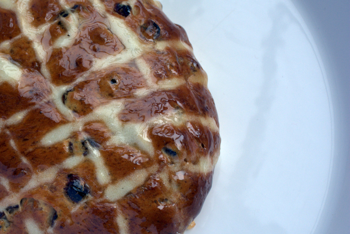 BRANDIED HOT CROSS BUN LOAF - Life Without Lemons