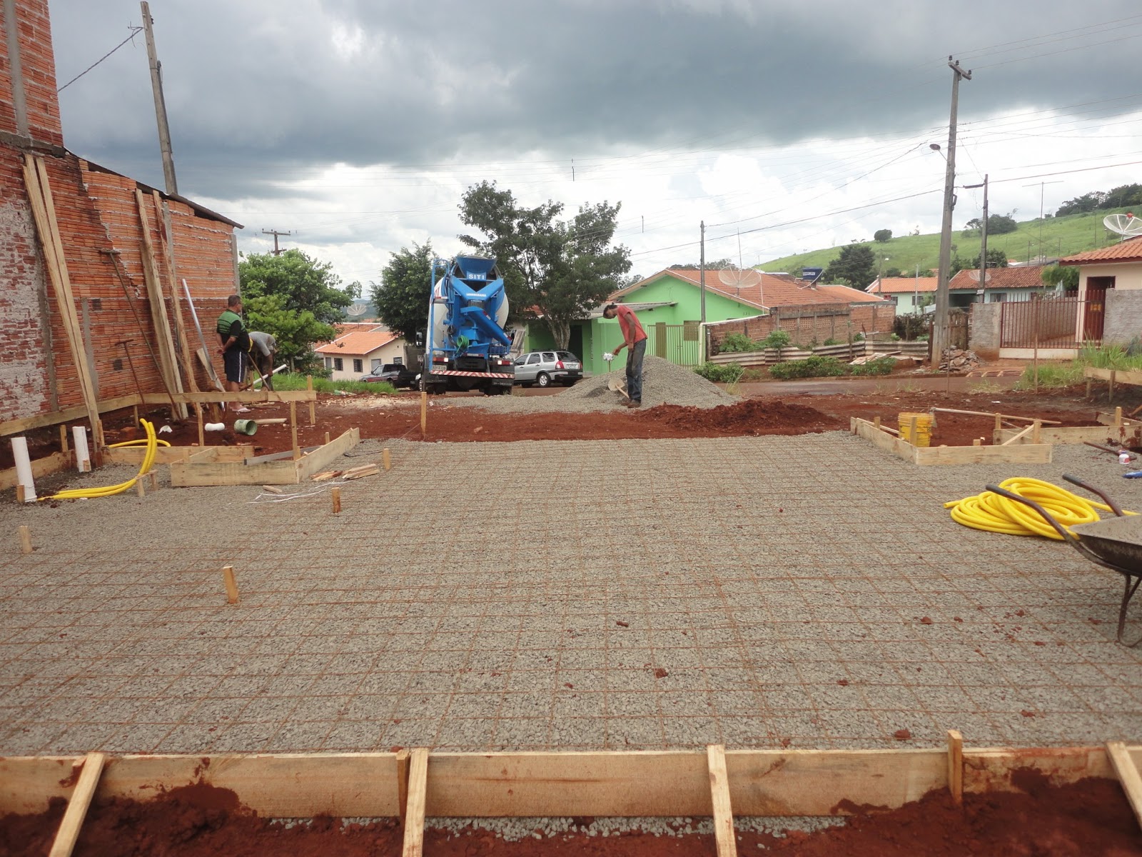 CS House Construtora Steel Frame: Radier pronto, casa em steel frame.