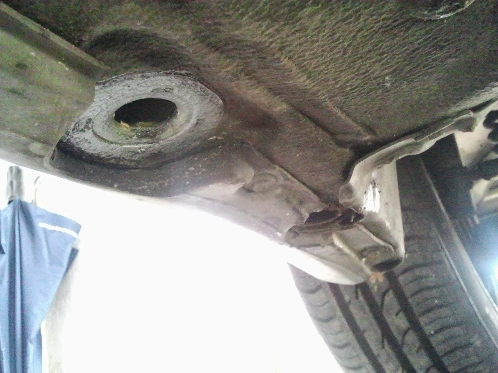 Mercedes-Benz W124 Limousine: Schweller - Rost um vorderen ...