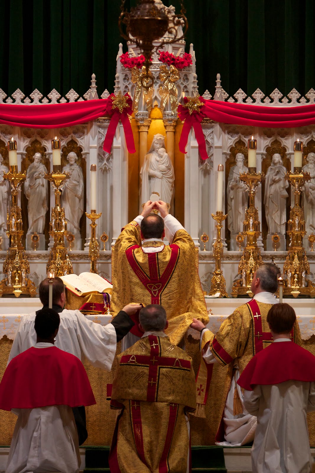 Te Deum laudamus!: The Grace and Dignity of Assumption Grotto's Altar ...