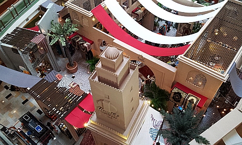 (Eat to Live) or (Live to Eat): One Utama Decor