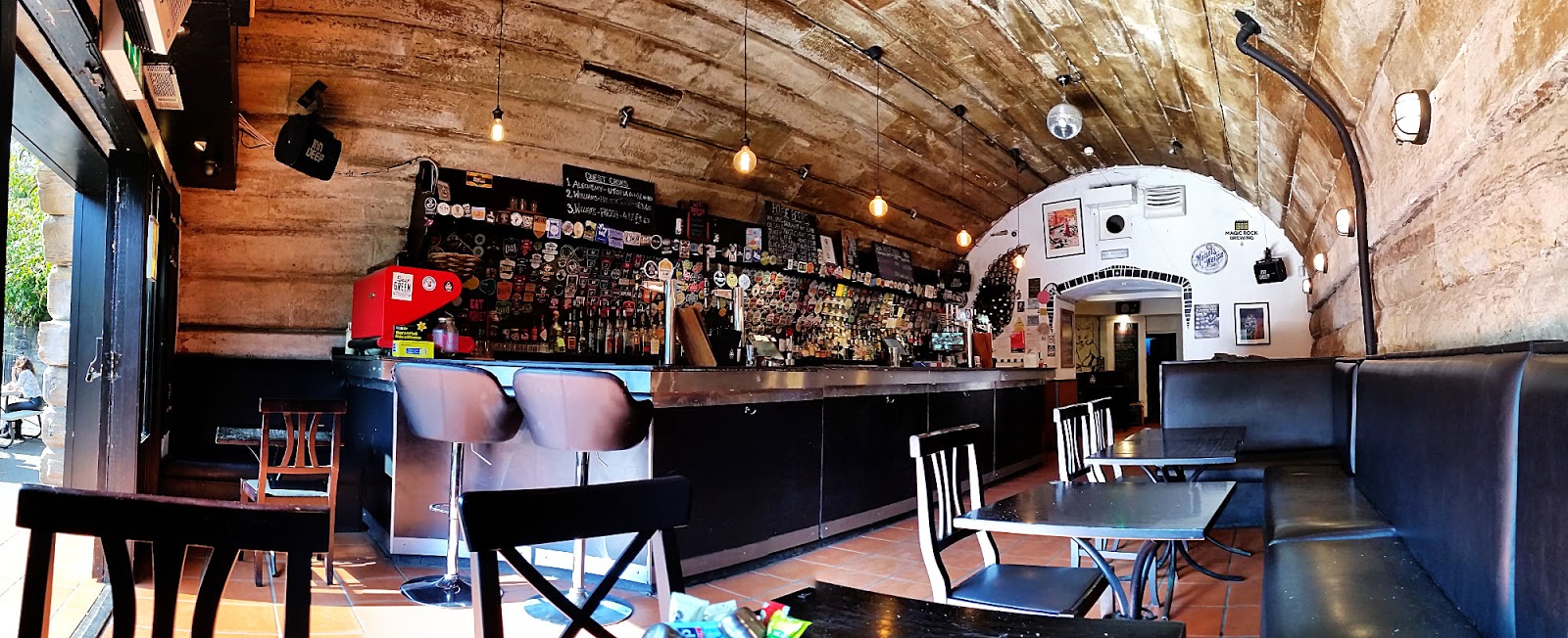 A Hauf Stop : Inn Deep