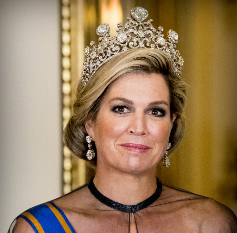 Dutch Philately: Sparkling tiara's on Dutch stamps