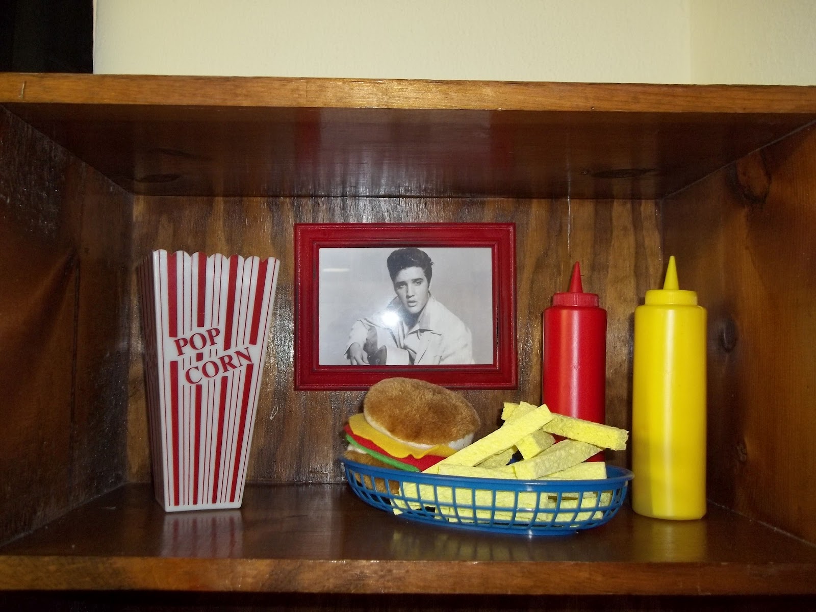 Mrs. Rhodes' Scholars: 50's Diner Classroom....Rockin' Out in 2nd Grade!