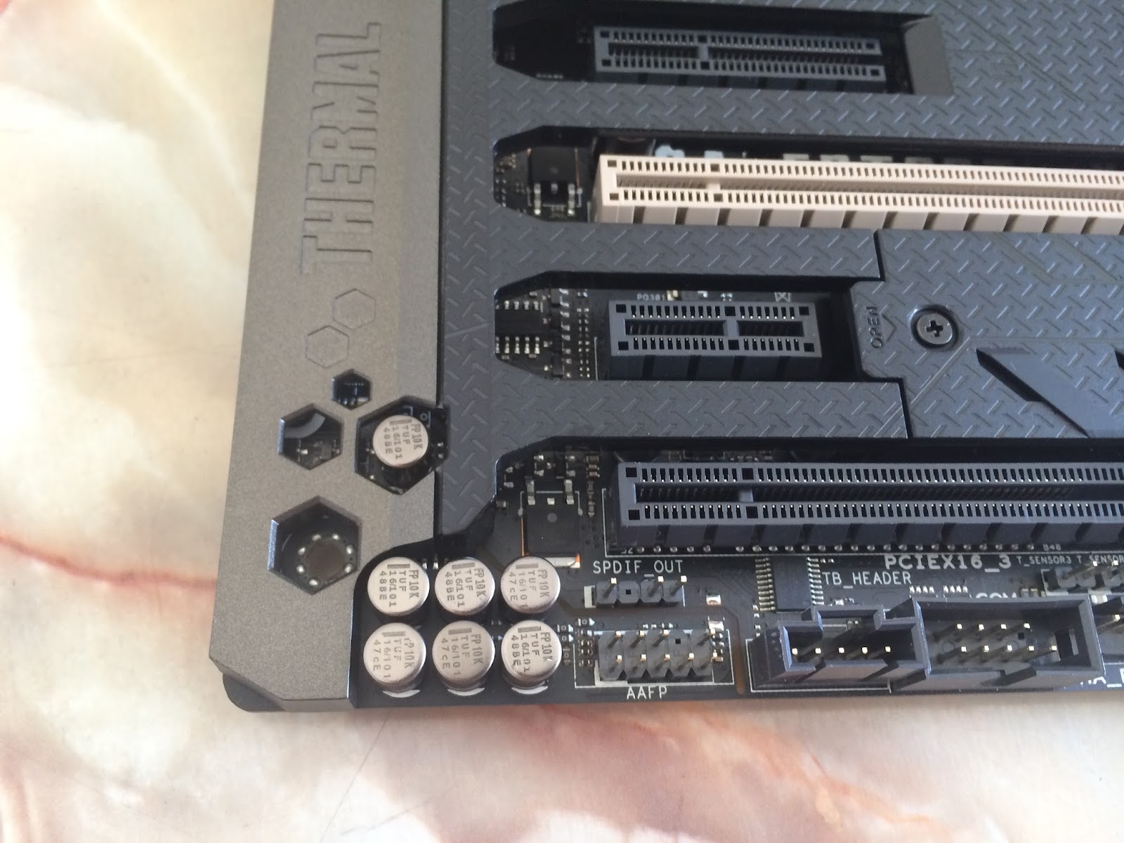 Unboxing & Review: ASUS Sabertooth X99