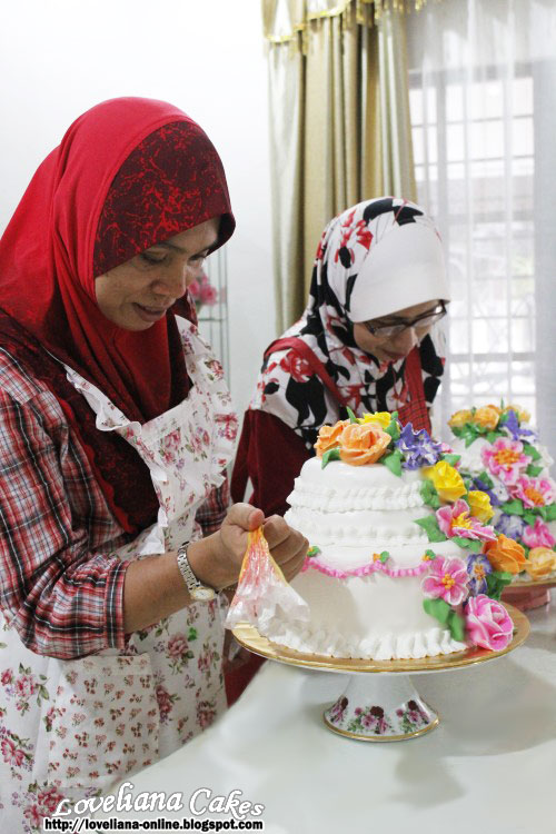 www.loveliana-online.blogspot.com: Cake decorating class for beginner