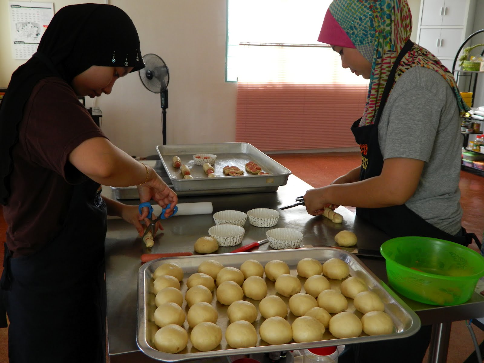 Hanan HOMEBASE Bakery: KELAS ROTI ( SWEET BUN )