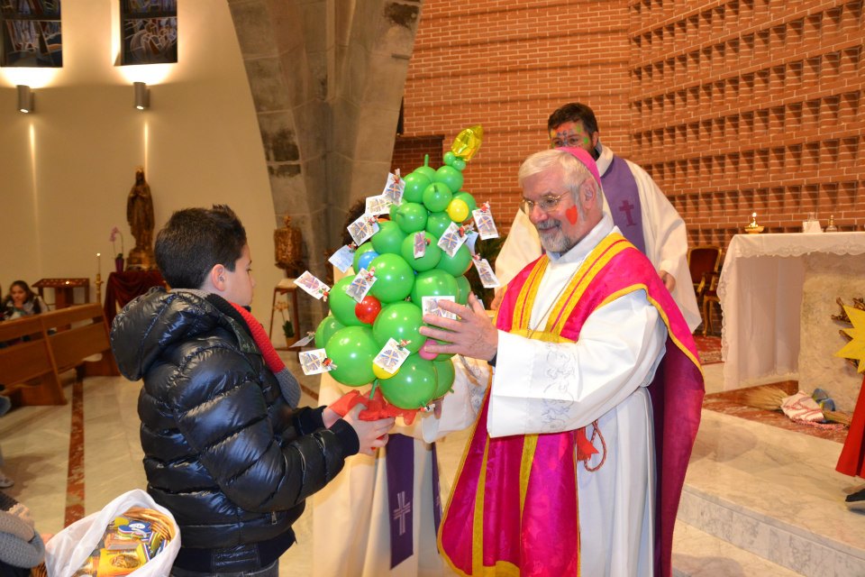 RORATE CÆLI: The bishop wore a Roman chasuble!