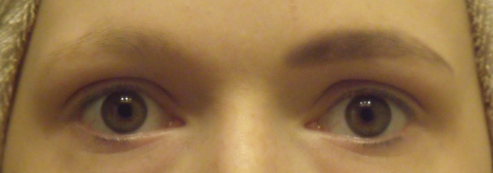 Little Chic Mama: Androgynous Bold Eyebrows, Sexy Girly Makeup