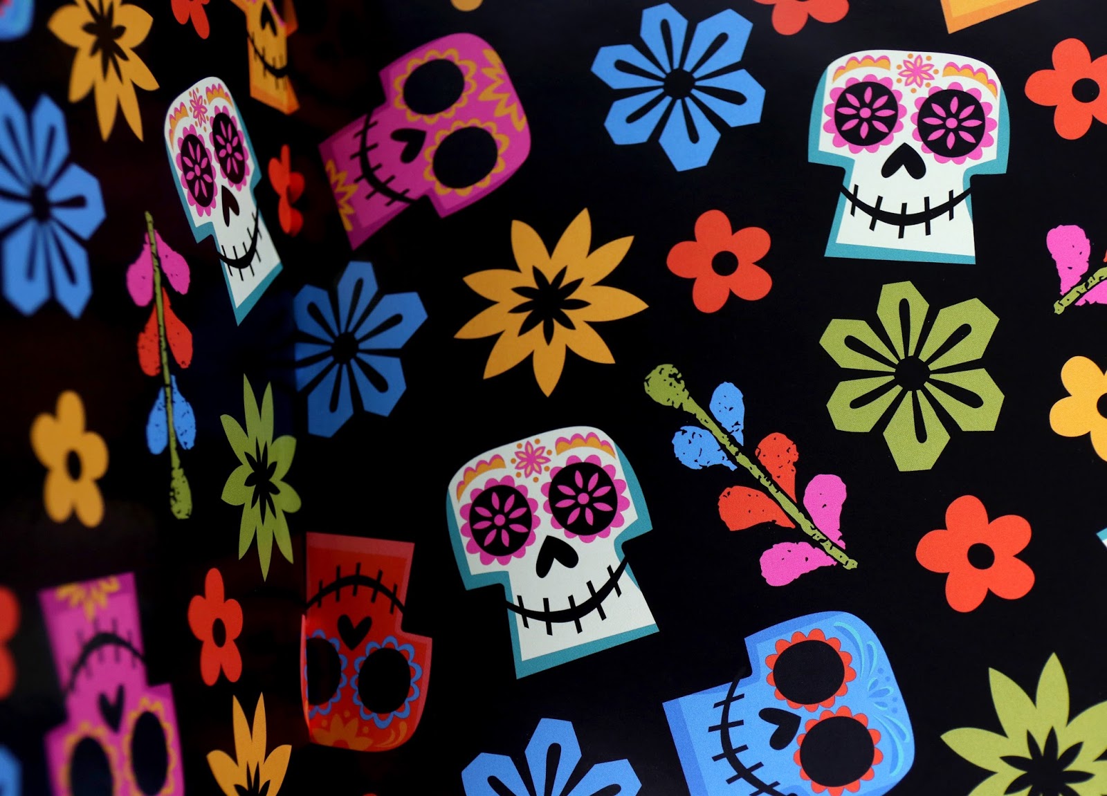 Dan the Pixar Fan: Coco: The Essential Guide Book Review