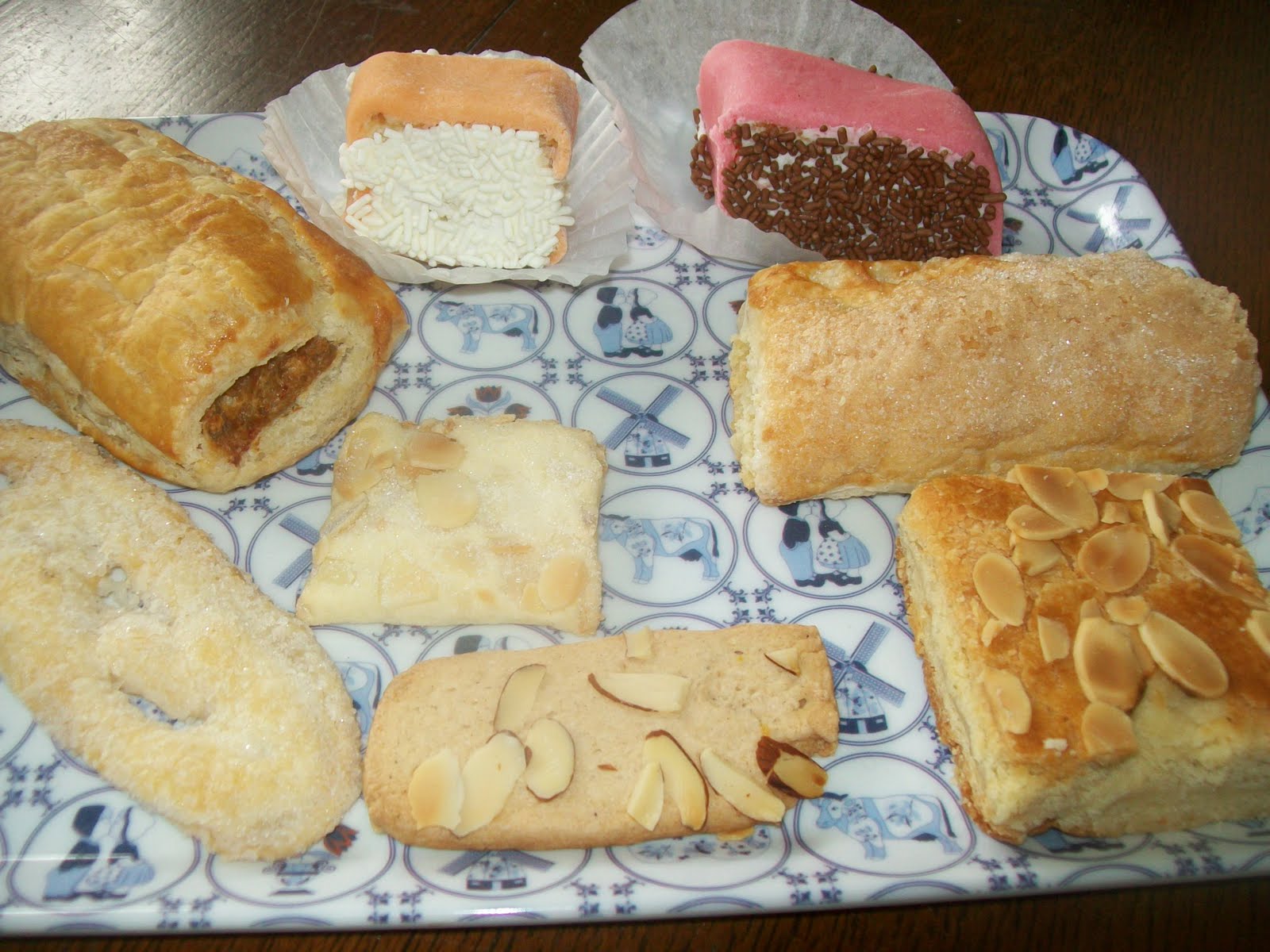 Michigan Cottage Cook: DUTCH TREATS FROM de BOER BAKKERII