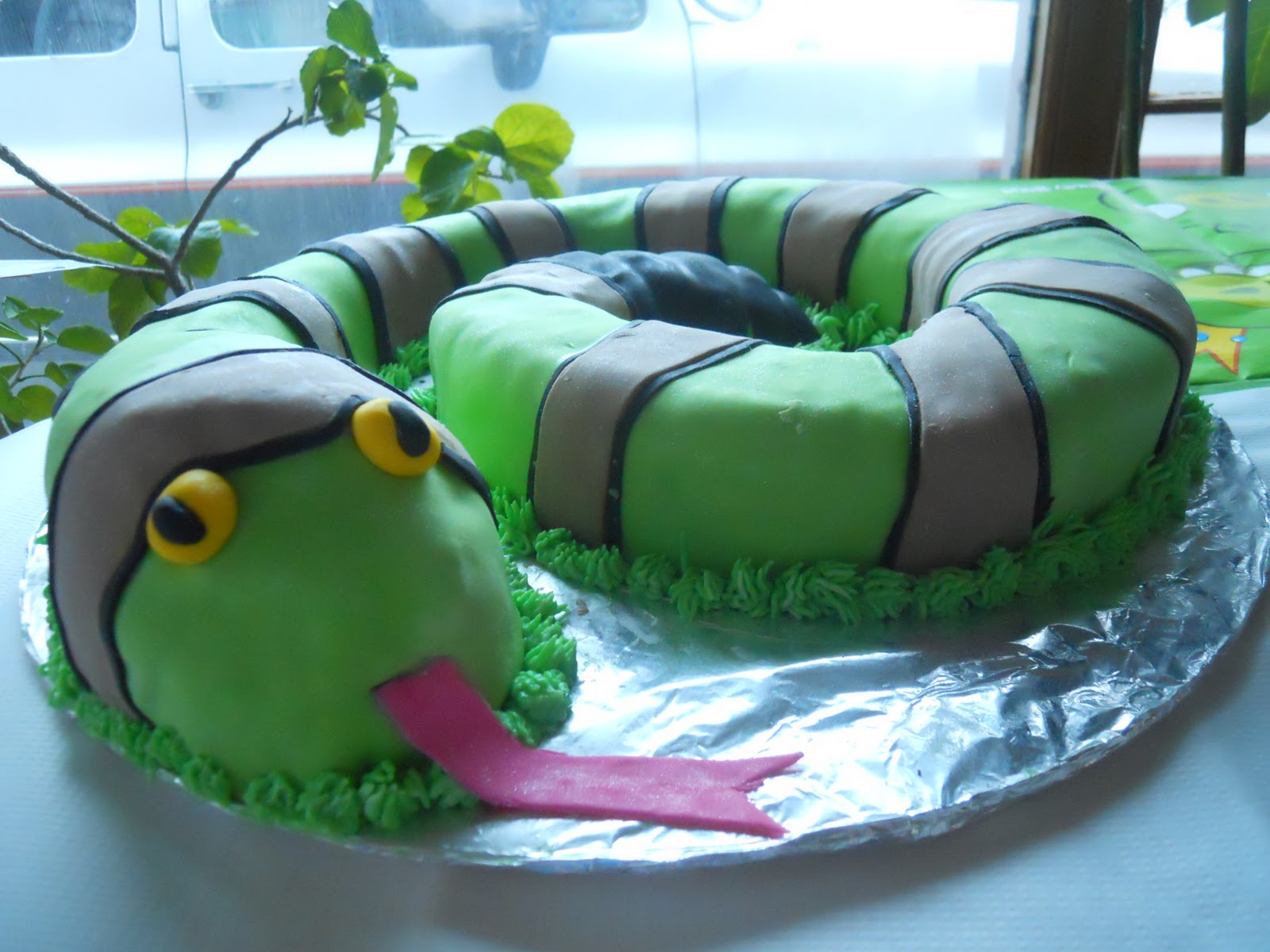 Cakes and Bakes: Snake Cake