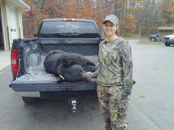 Dominating Women: brave women hunting bears