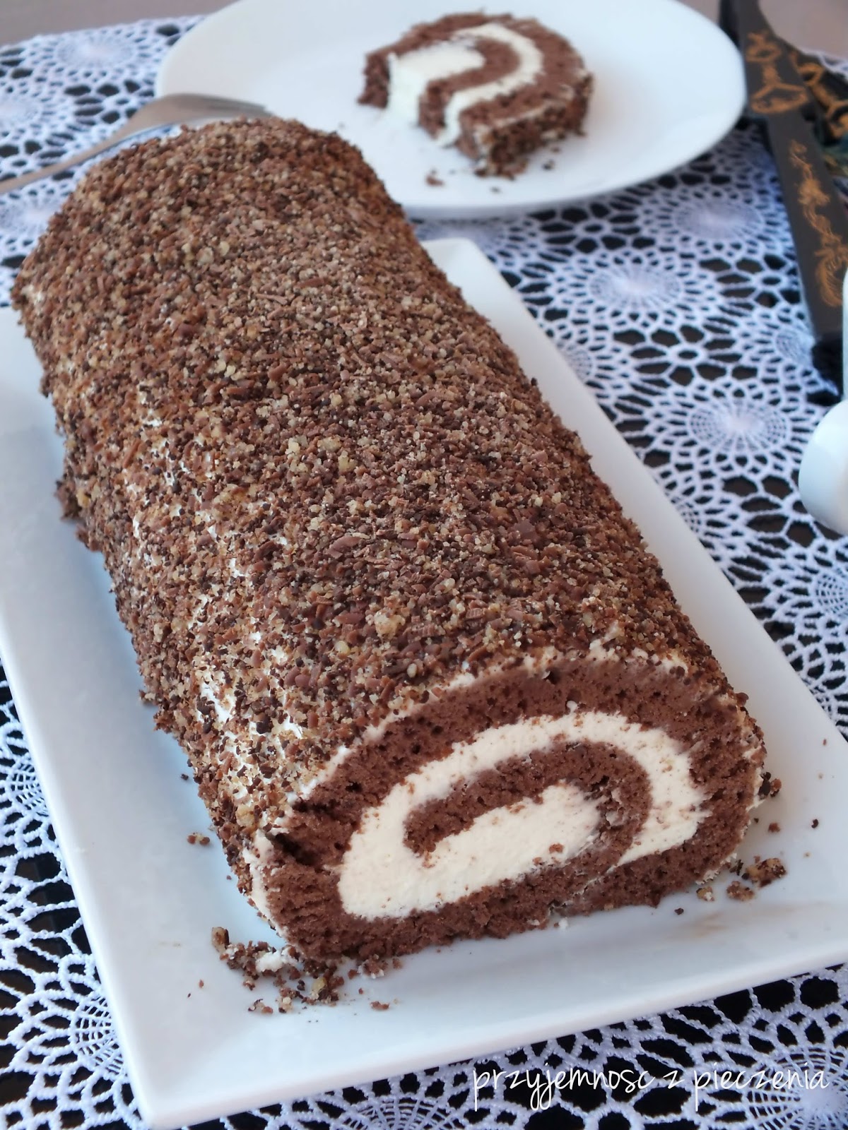 Przyjemność z pieczenia: Rolada czekoladowa z kremem waniliowym