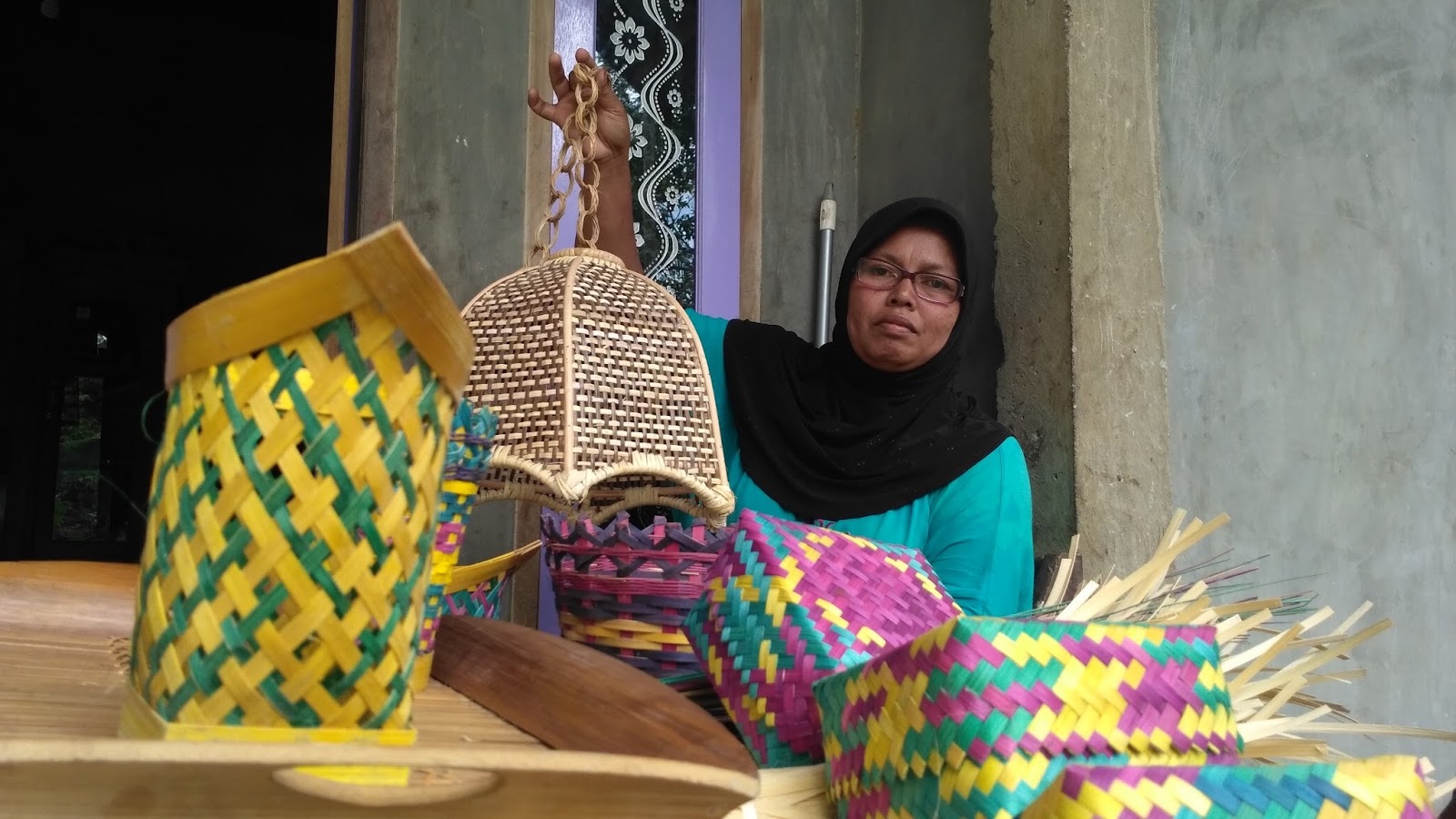 Melirik Aktifitas Pengrajin Anyaman Bambu Dusun Batu Kakok | Julnadi ...