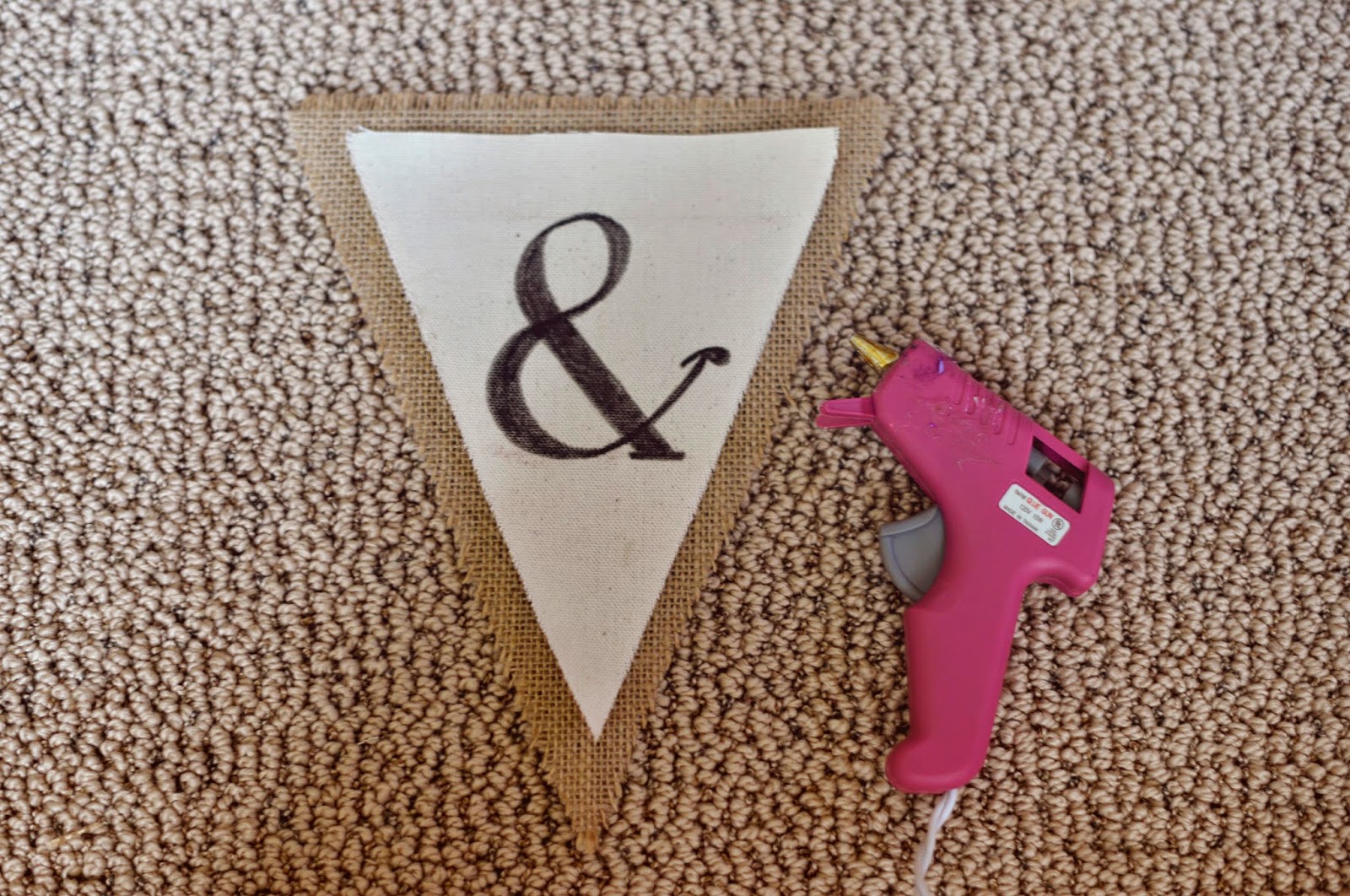 Maddy Hill Photographics: Pennant Banner DIY