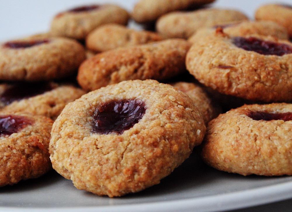 sweet faux real: Vegan Almond Jewel Biscuits