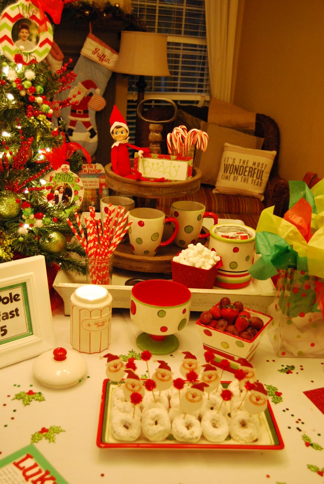 Momfessionals: North Pole Breakfast 2015
