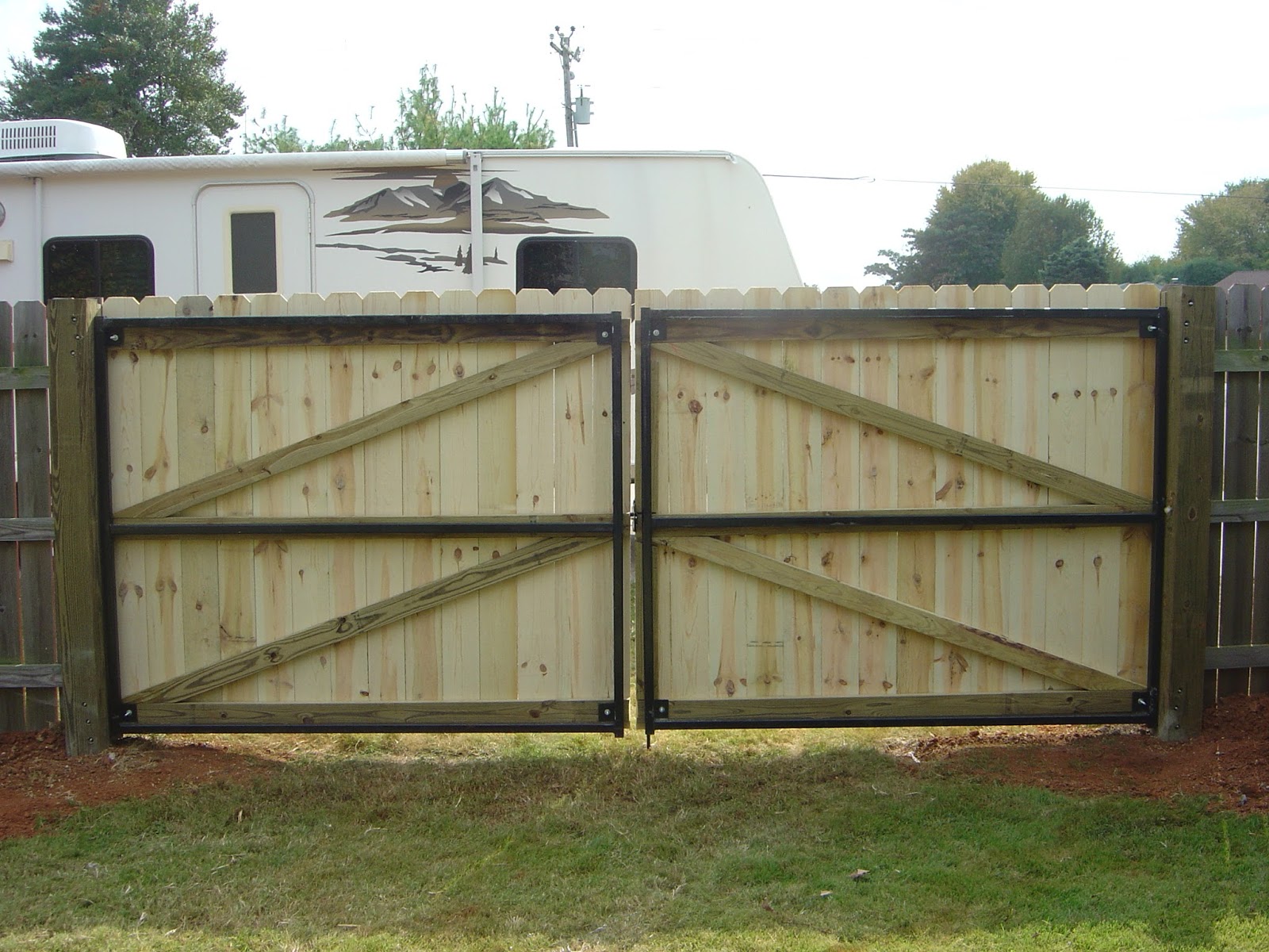 Porti de lemn | BRICOLAJ - GRADINA - SFATURI si IDEI