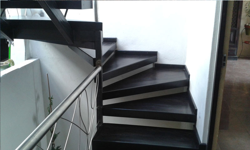 Grada en madera de chonta ~ EL MODELO