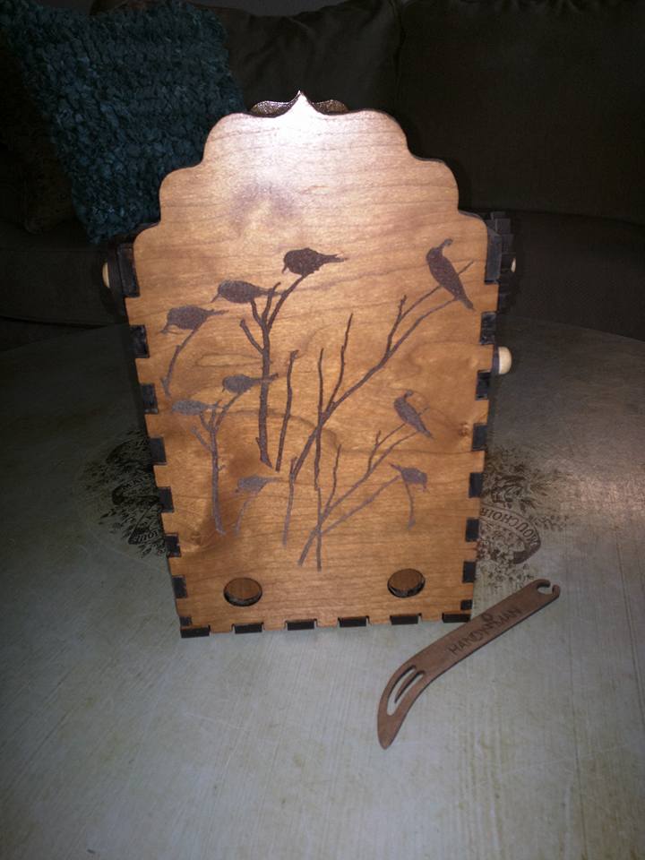 She's just a girl who creates...: Some box loom designs from Handywoman