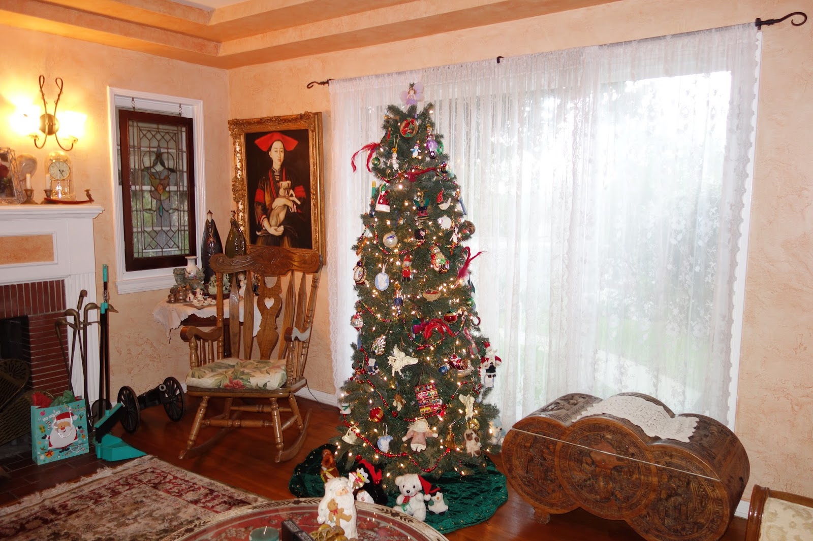 TRAVELS (and more) WITH CECILIA BRAINARD: Our Christmas Tree Before and ...
