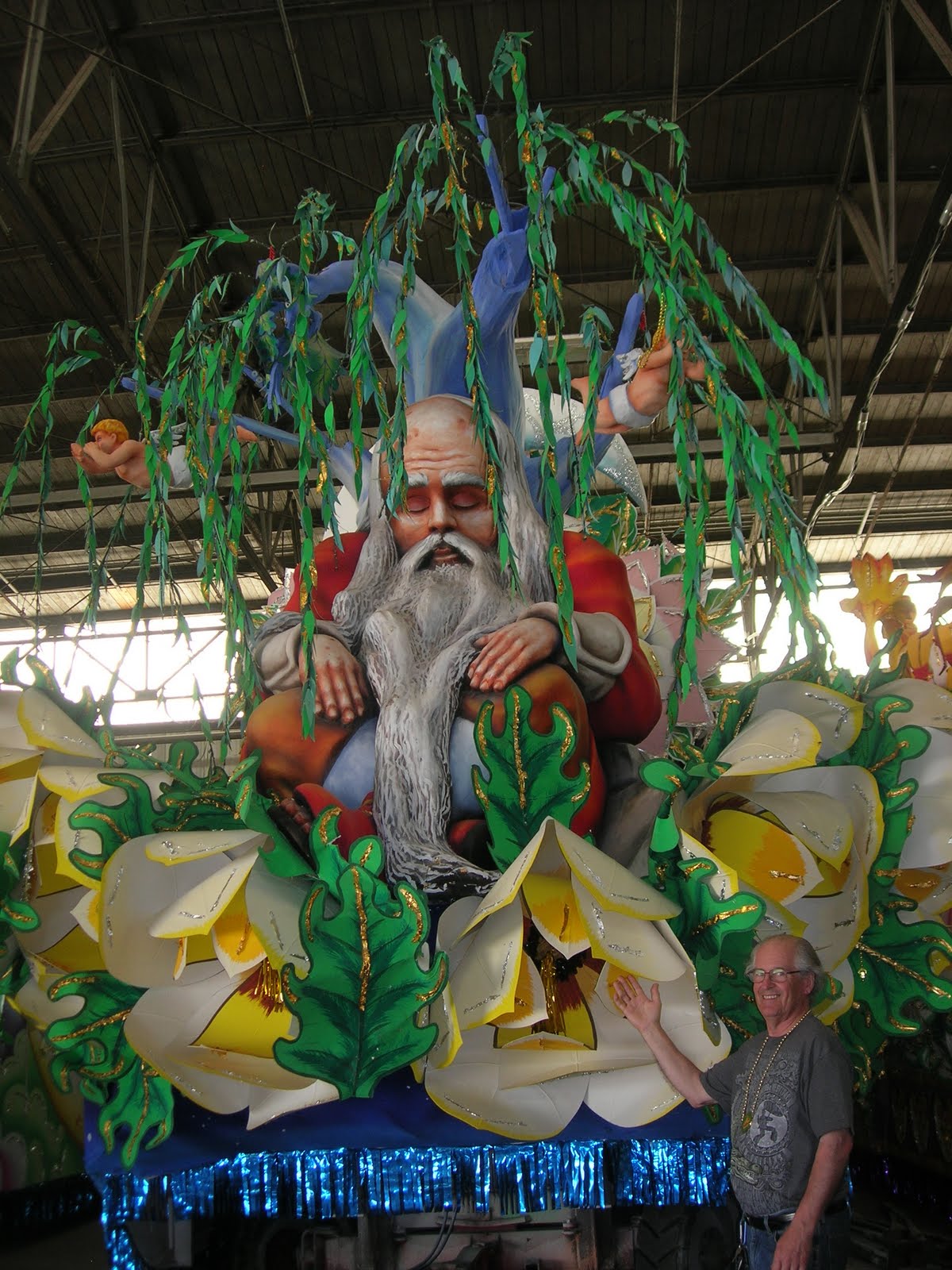 Wendy's Wonderings and Wanderings: Mardi Gras float warehouse