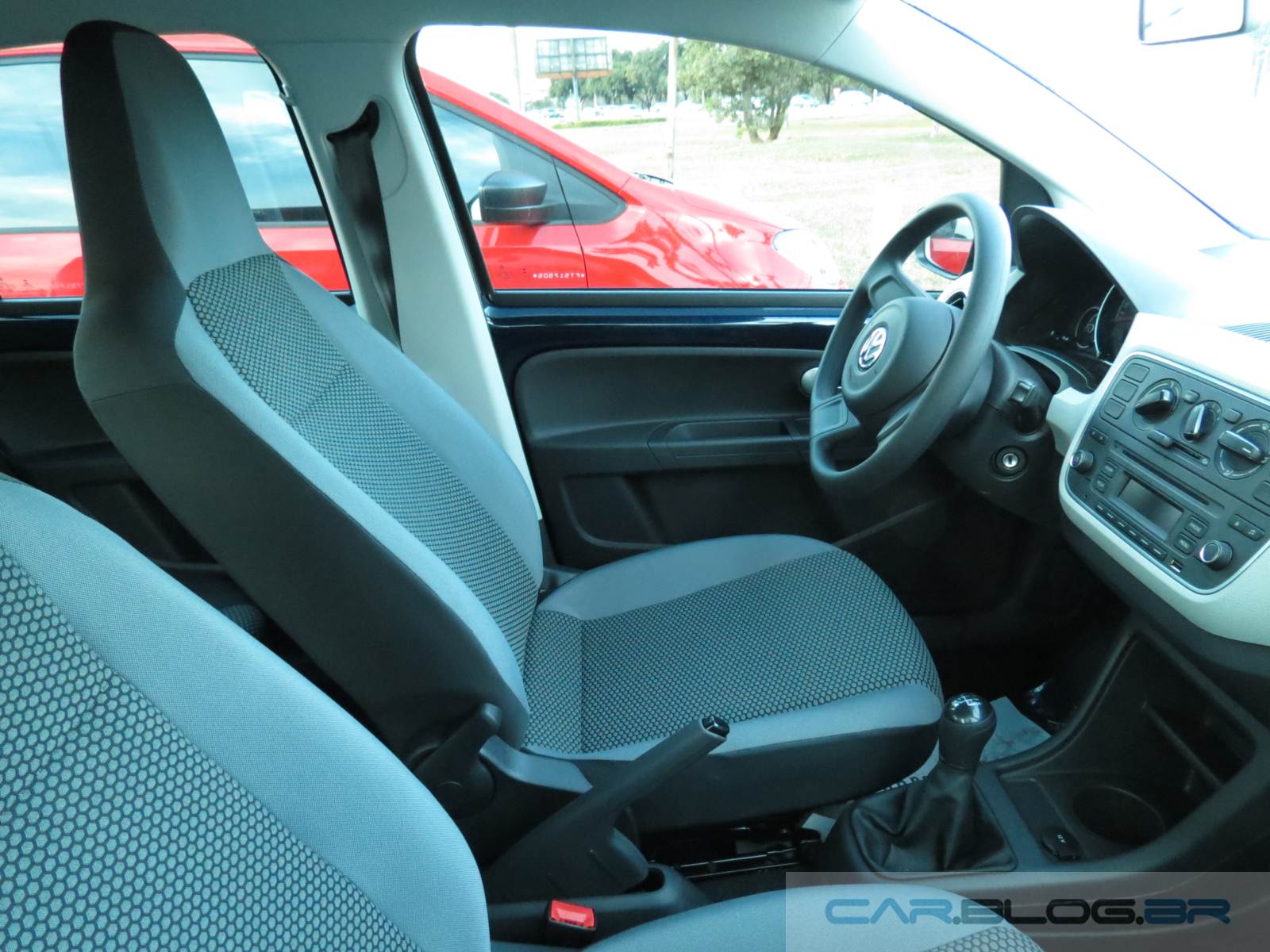 Volkswagen up! move Azul Night: fotos e especificações