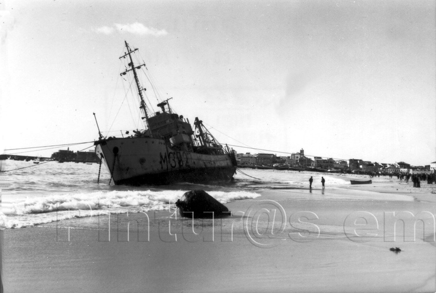 PINTURAS EM PENICHE: Navio "Santa Maria" encalhado na "Praia dos Barcos ...