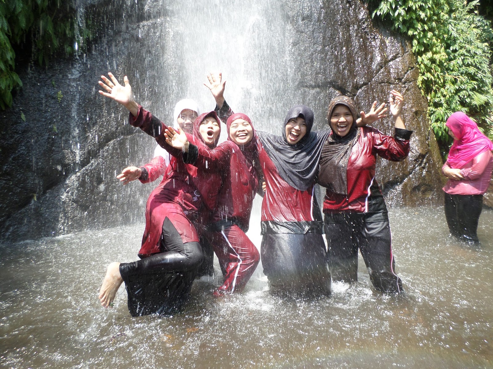 7 MANFAAT MANDI DI AIRTERJUN SEMIRANG (CURUG SEMIRANG) | Semirang Fun ...