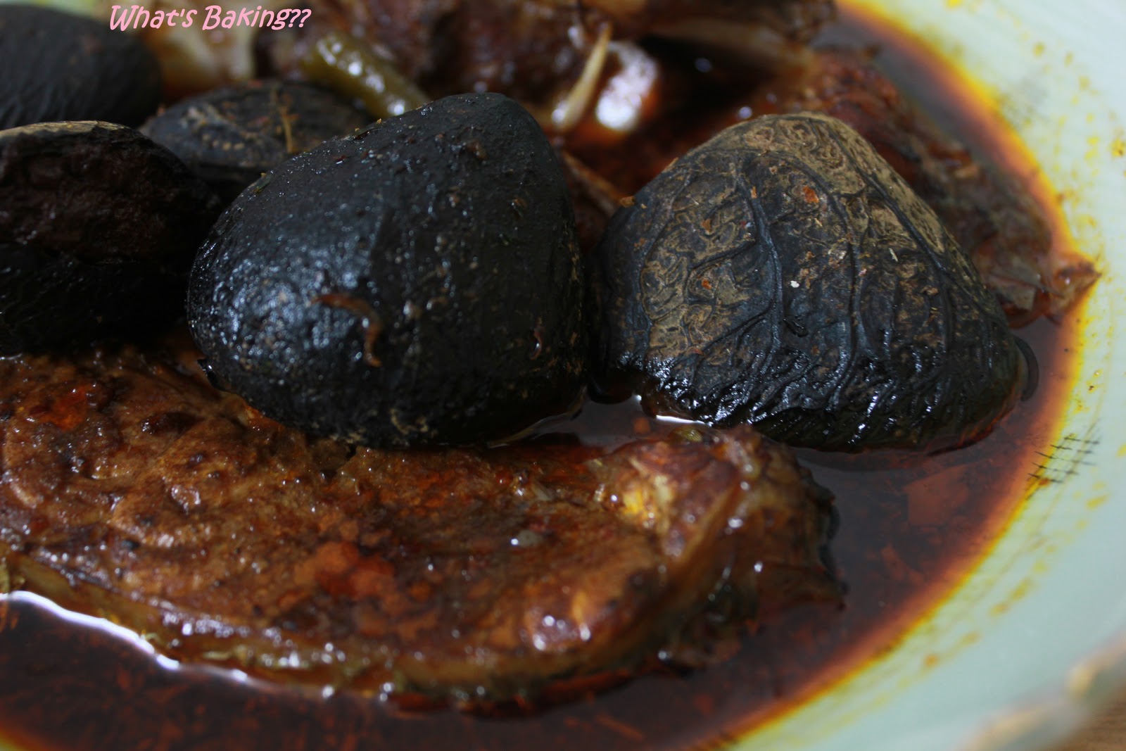 What's Baking??: Buah Keluak Ikan Jenahak (Black Nut with Golden Snapper)