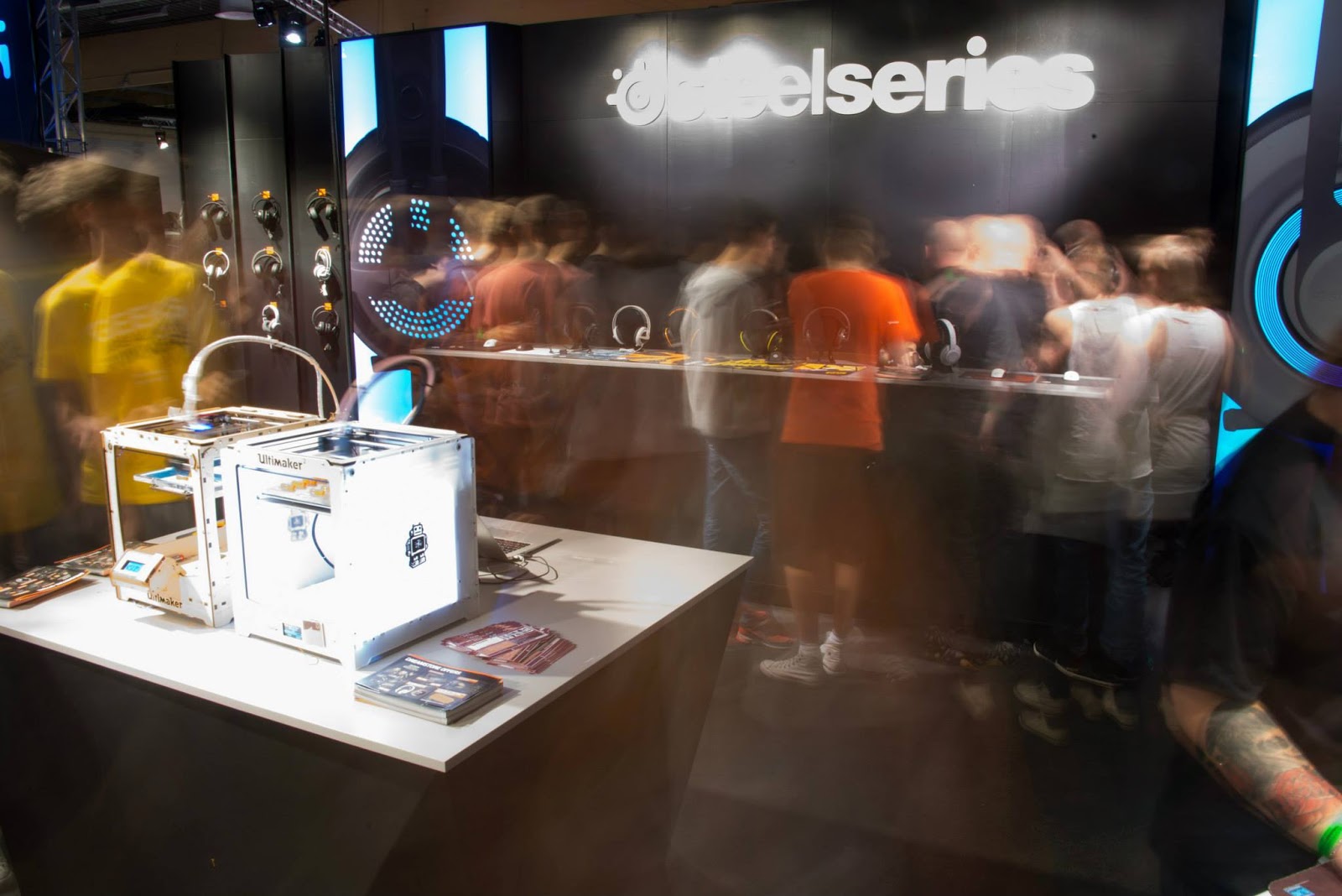 Nikolaj Holm - 21947748 / Nikoolaj@gmail.com: Dreamhack Booth Design