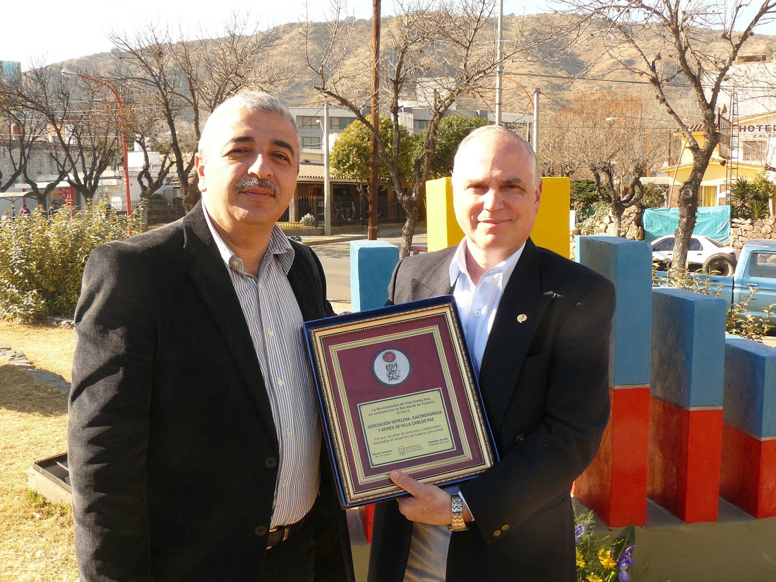 ARTICULOS Y NOTAS DE CARLOS PIVATTO