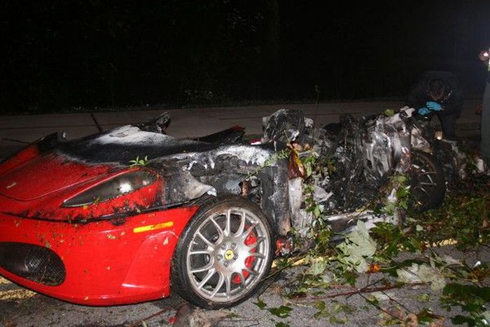 Cool FunPedia: Ruthlessly Broken Super Cars