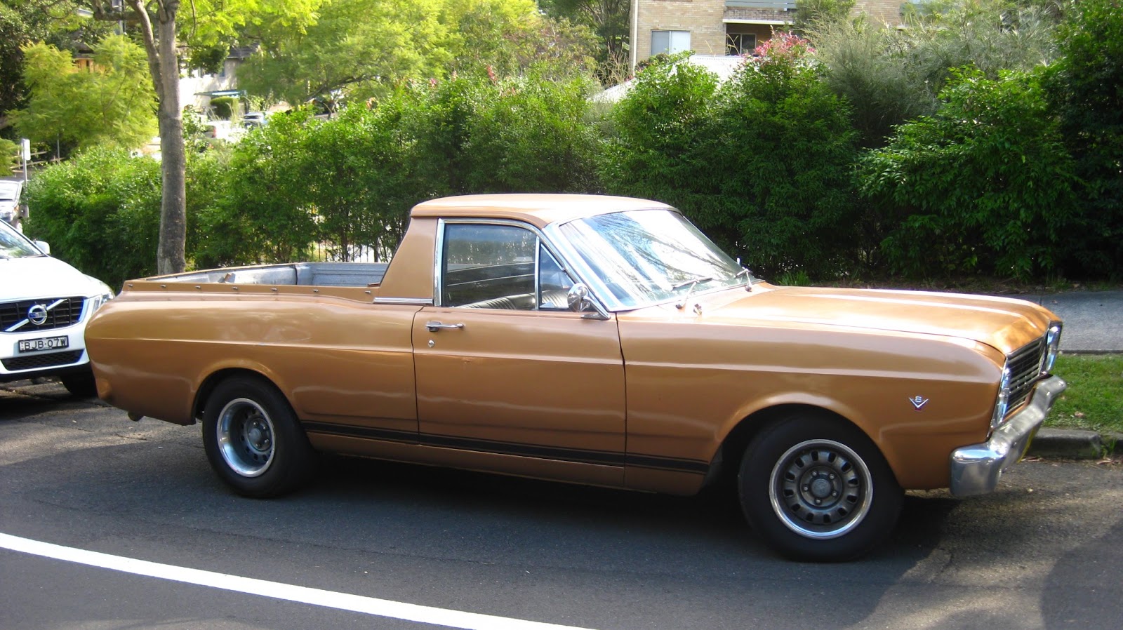 Aussie Old Parked Cars: 1968 Ford XT Falcon 500 V8 Ute