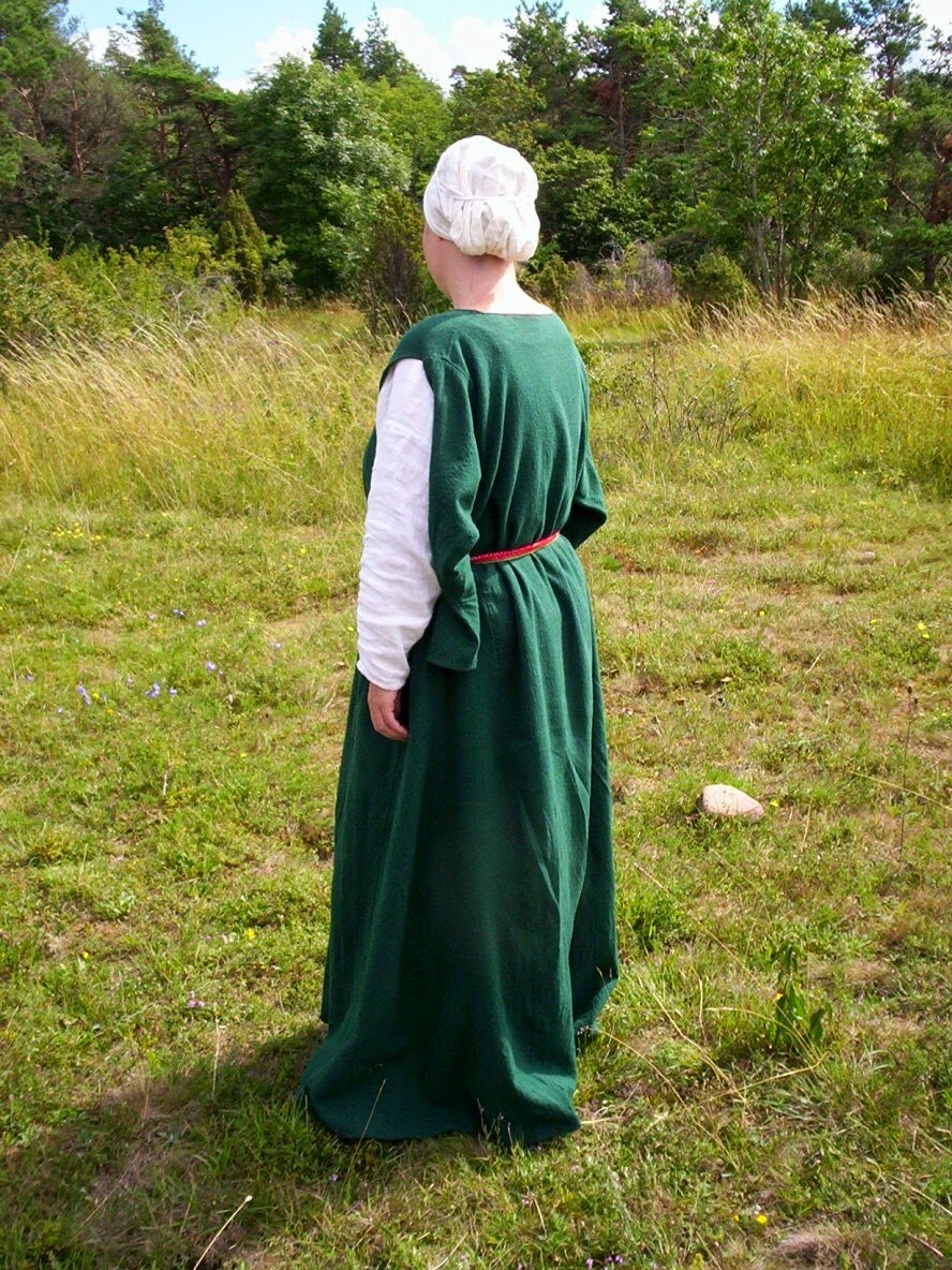 Eva's historical costuming blog: Two 13th century tunics with optional ...