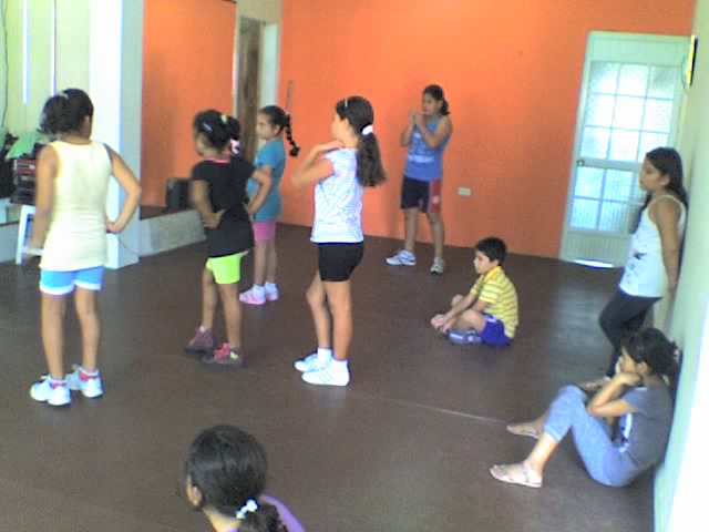 Bamboleo Dance Escuela de Baile: CLASES DE BAILE - Niños