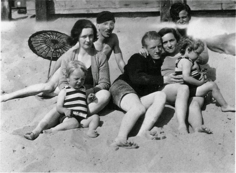 Rare Photos of 3-Year-Old Norma Jeane (Later Marilyn Monroe) With Her ...