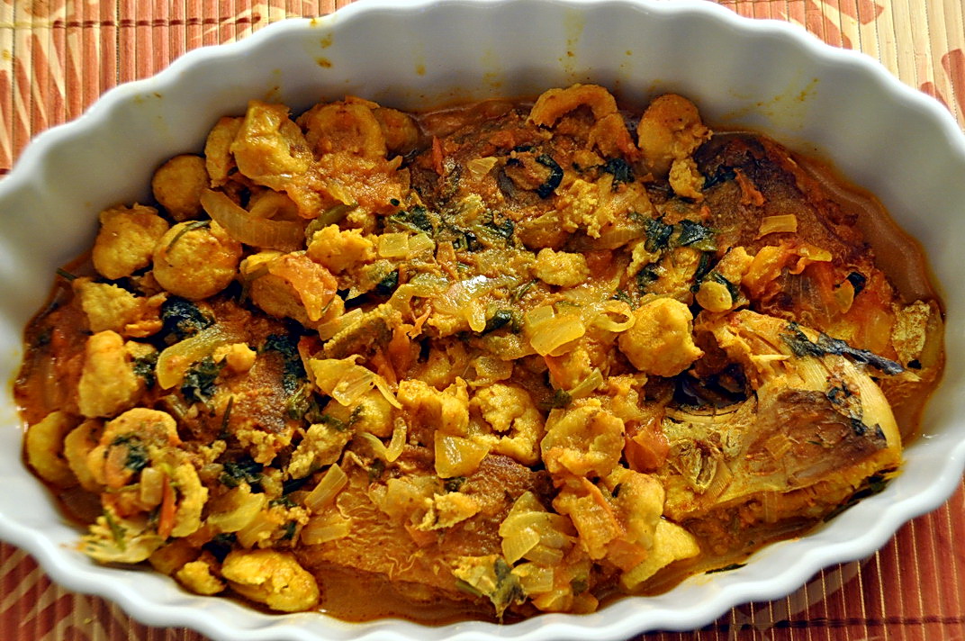 Bengali Recipe: Daaler Borai Rupchanda Maach (Pomfret Curry With Fritters)
