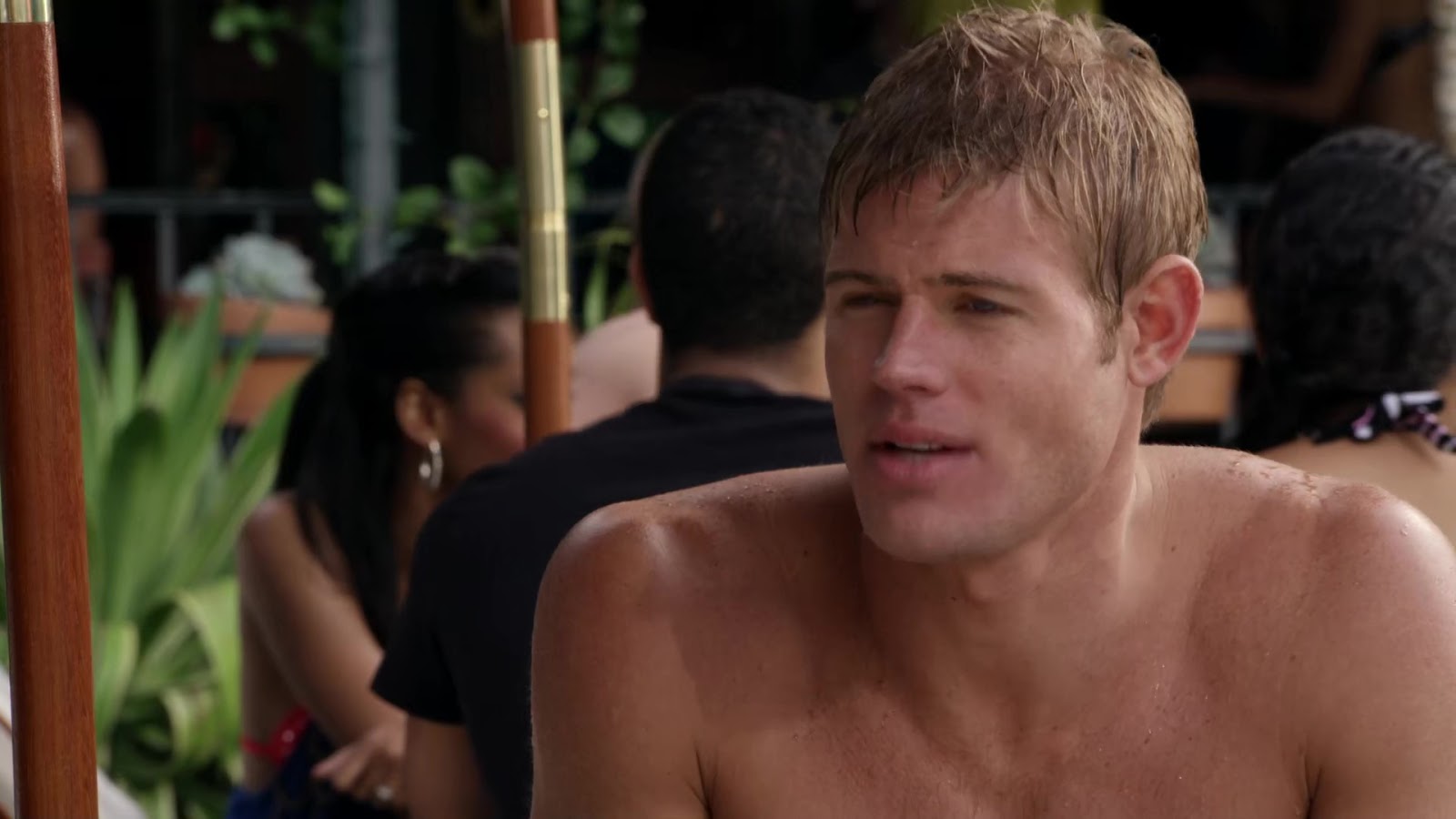 ausCAPS: Trevor Donovan and Alan Ritchson shirtless and kiss in 90210 3 ...