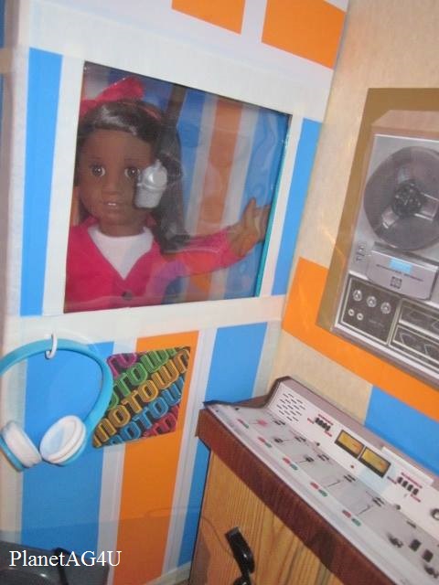 Living A Doll's Life : DIY - Melody's Motown Recording Studio (Interior)