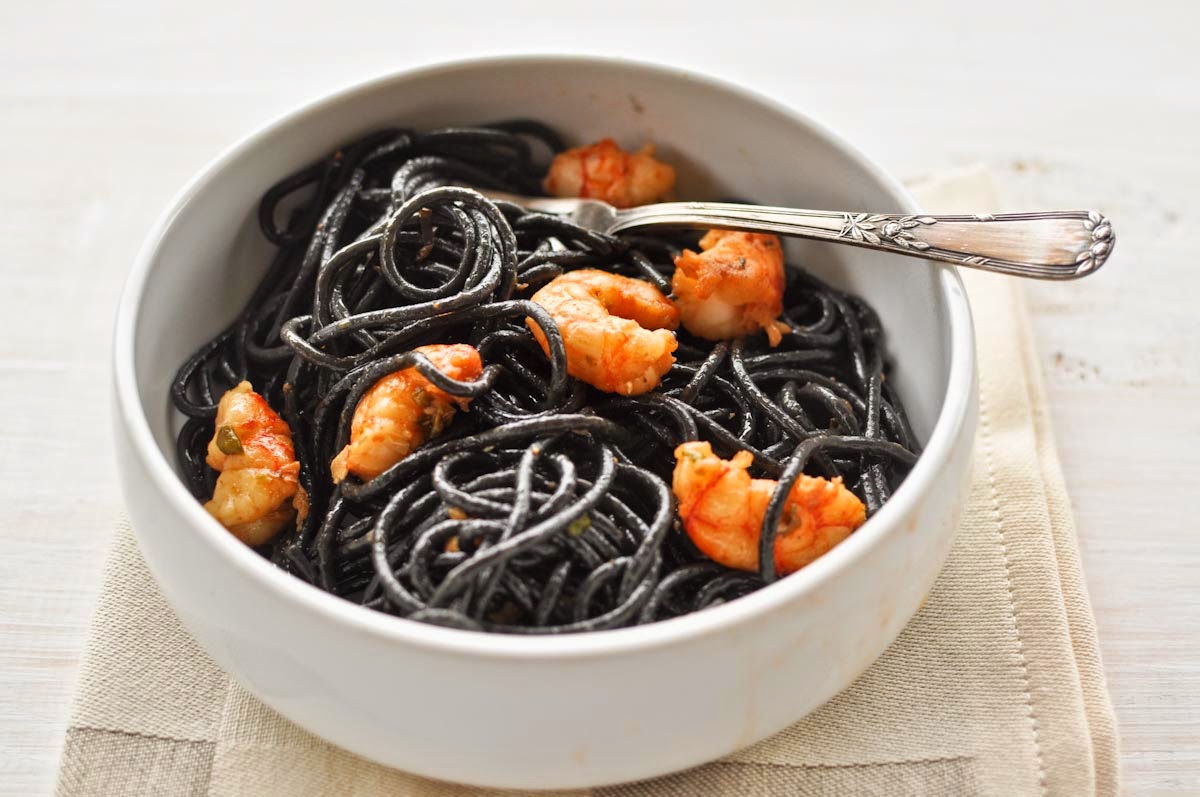 TOTS A TAULA: SPAGHETTI NERO DI SEPIA AMB GAMBES