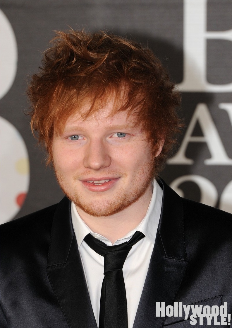Ed Sheeran en alfombra de los BRIT Awards 2013 ~ Hollywood Style!