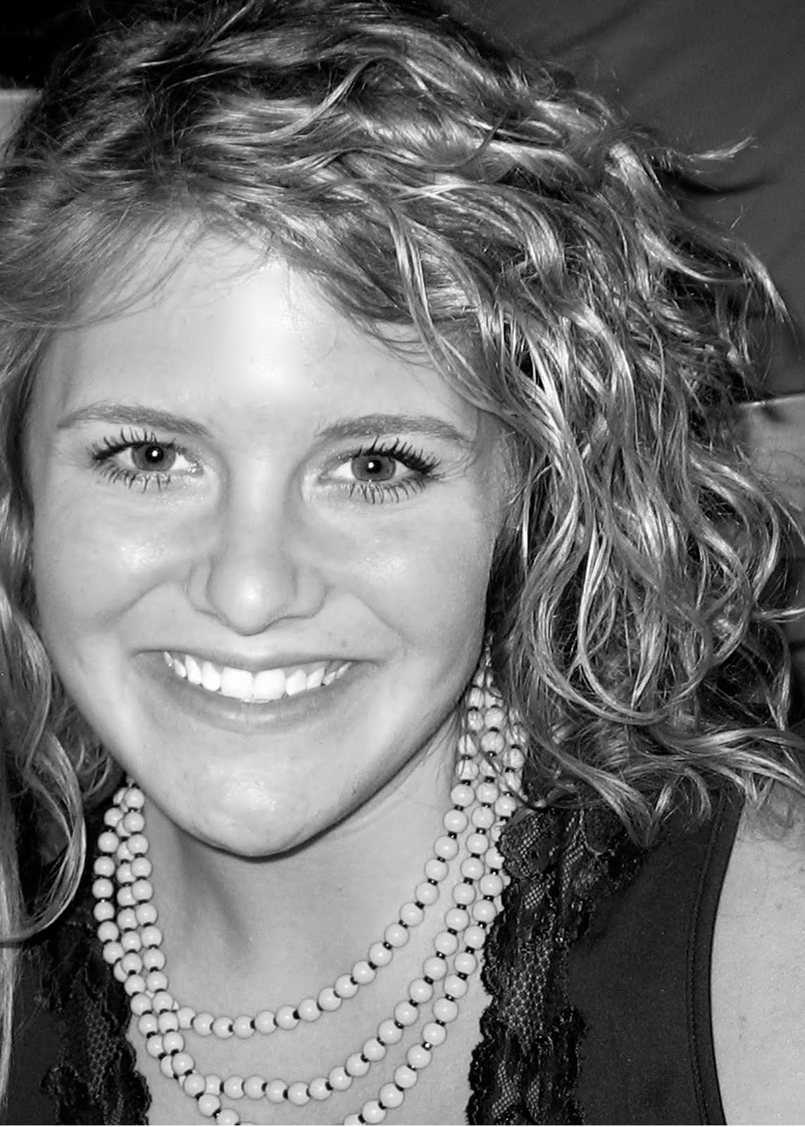 Pink Happy Thoughts Always: Artist Highlight: Elissa Hudson