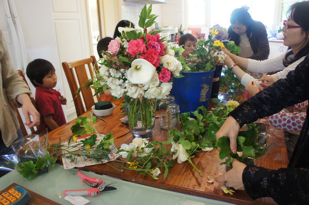 Sugar Bee Flowers: Flower demonstration & small arrangement making class