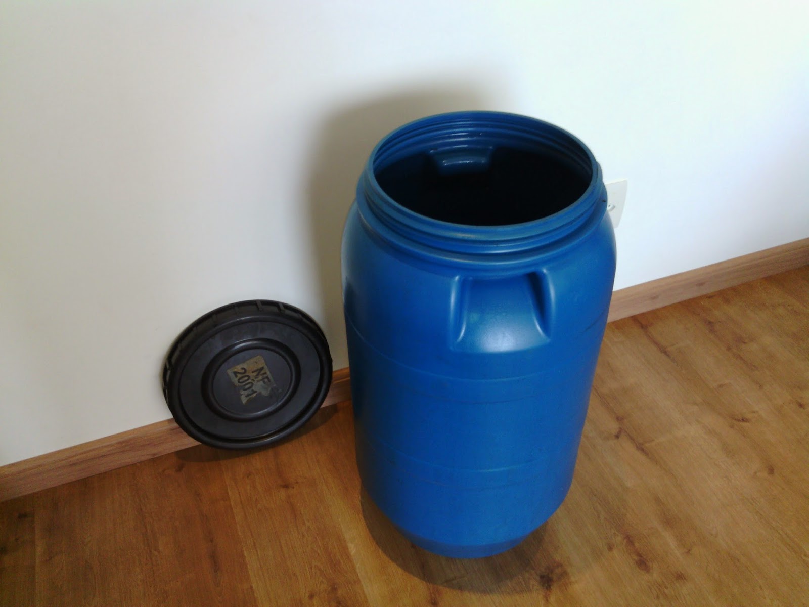 Tambor Bombonas Tonel Barril de PlástIco : Tambor 90 Litros - Tampa com ...